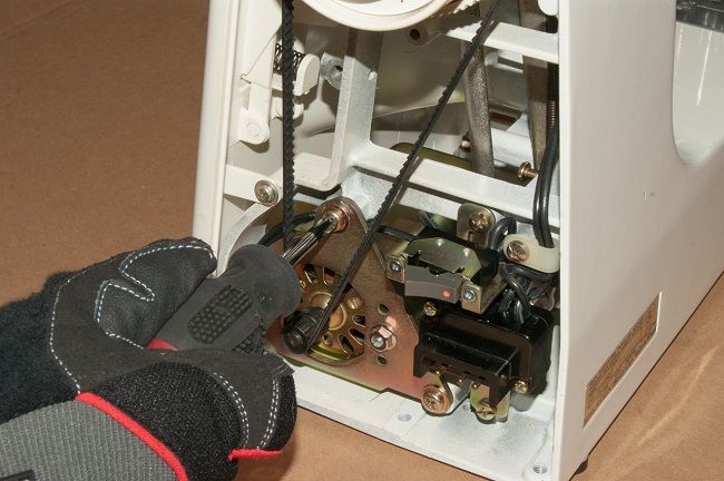 How To Change Sewing Machine Belt